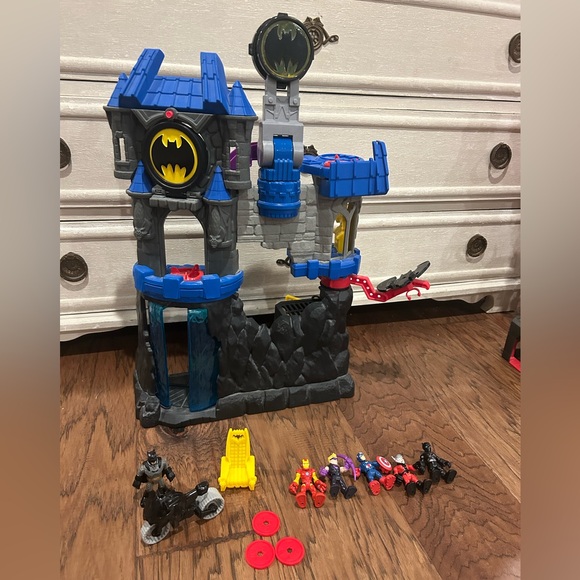 Fisher-Price | Toys | Euc Fisher Price Imaginextwayne Manor Batcave ...